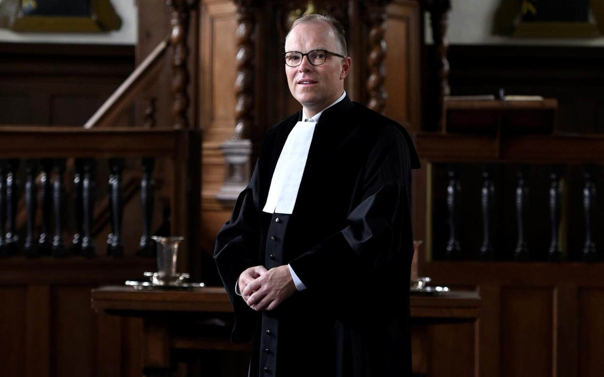 Ds. Arjan Mol zocht zijn toga met moeder en echtgenote uit - Friesch ...